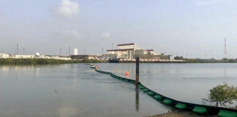 Oil booms: Oil boom types and functions explained - Ecocoast