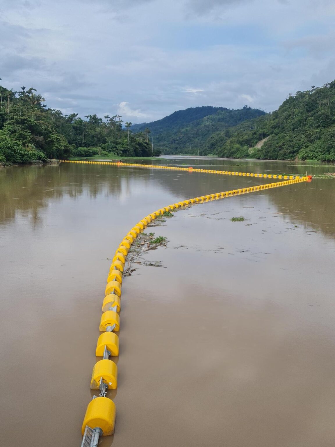 Case Study: Replacing Failing Booms at Hydro Plant in Ecuador - Ecocoast