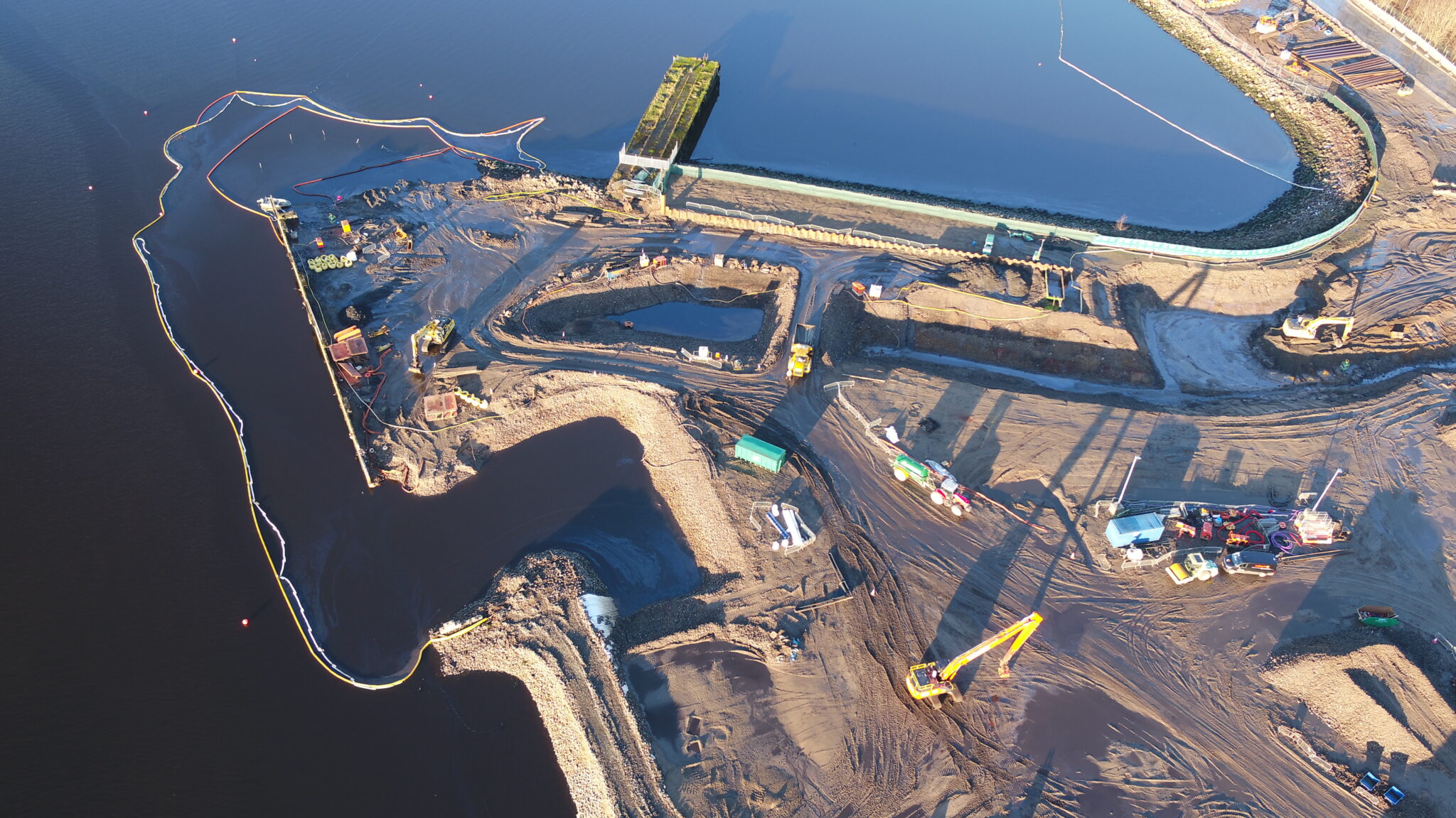 Case Study: Effective Use of Oil Booms in River Clyde Remediation ...