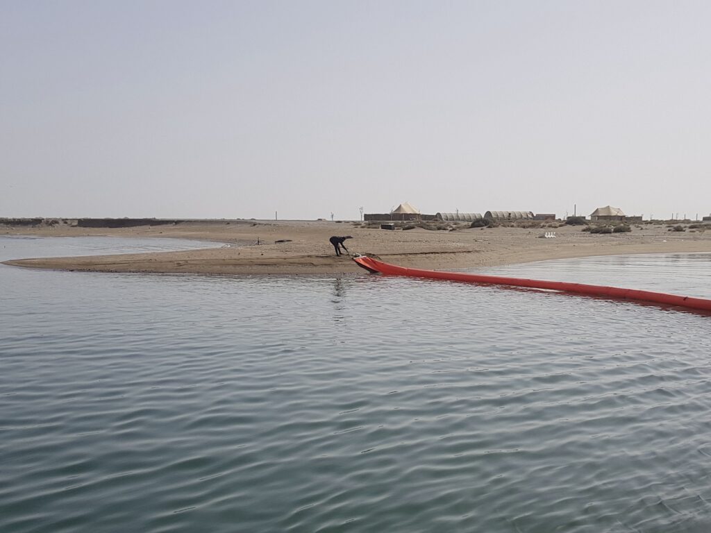 Oil booms: Oil boom types and functions explained - Ecocoast